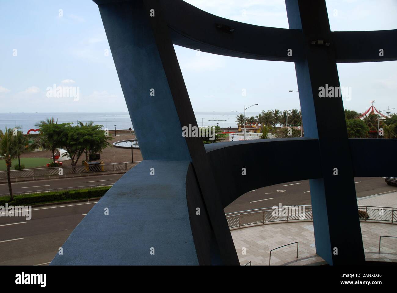 The exterior of the Mall of Asia and Seaside Boulevard, Pasay, Metro ...