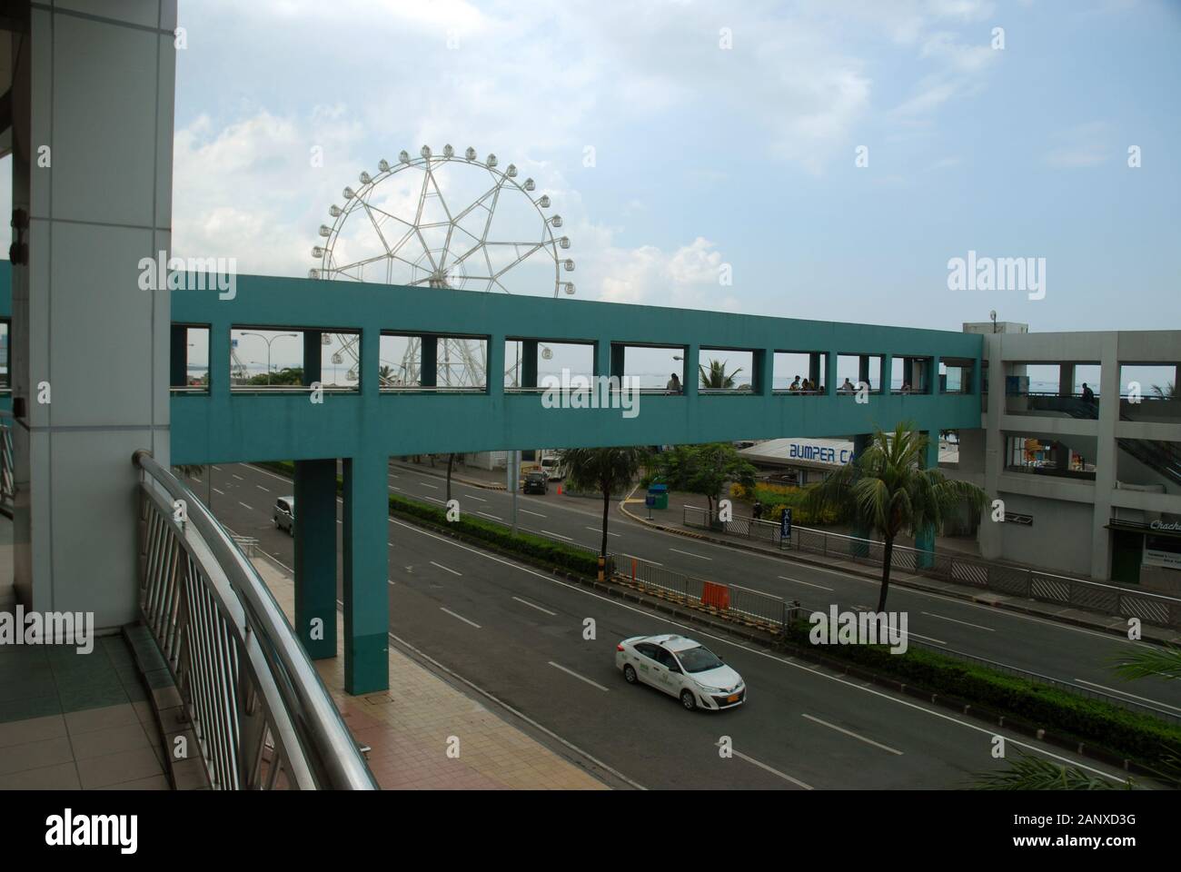 Bridge from the Mall of Asia over the Seaside Boulevard, Pasay, Metro ...
