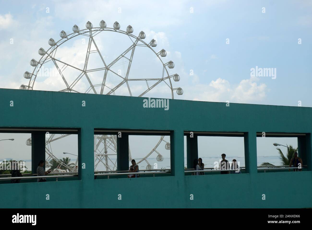 Bridge from the Mall of Asia over the Seaside Boulevard, Pasay, Metro ...