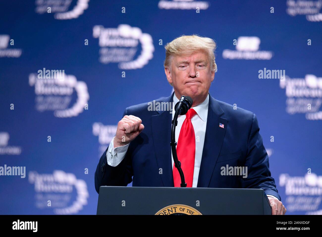 Donald trump podium hi-res stock photography and images - Alamy