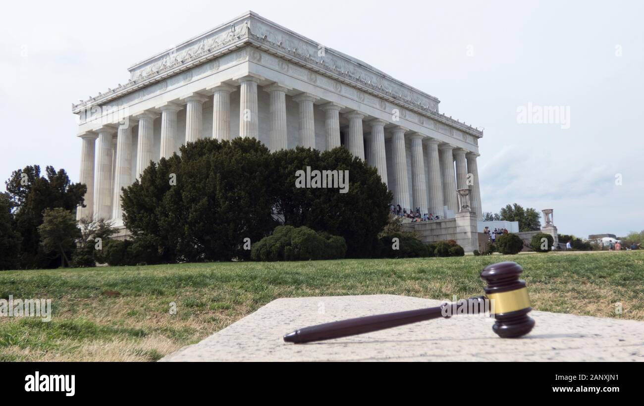 Lincoln Memorial and Gavel Law. Photo Stock Photo - Alamy