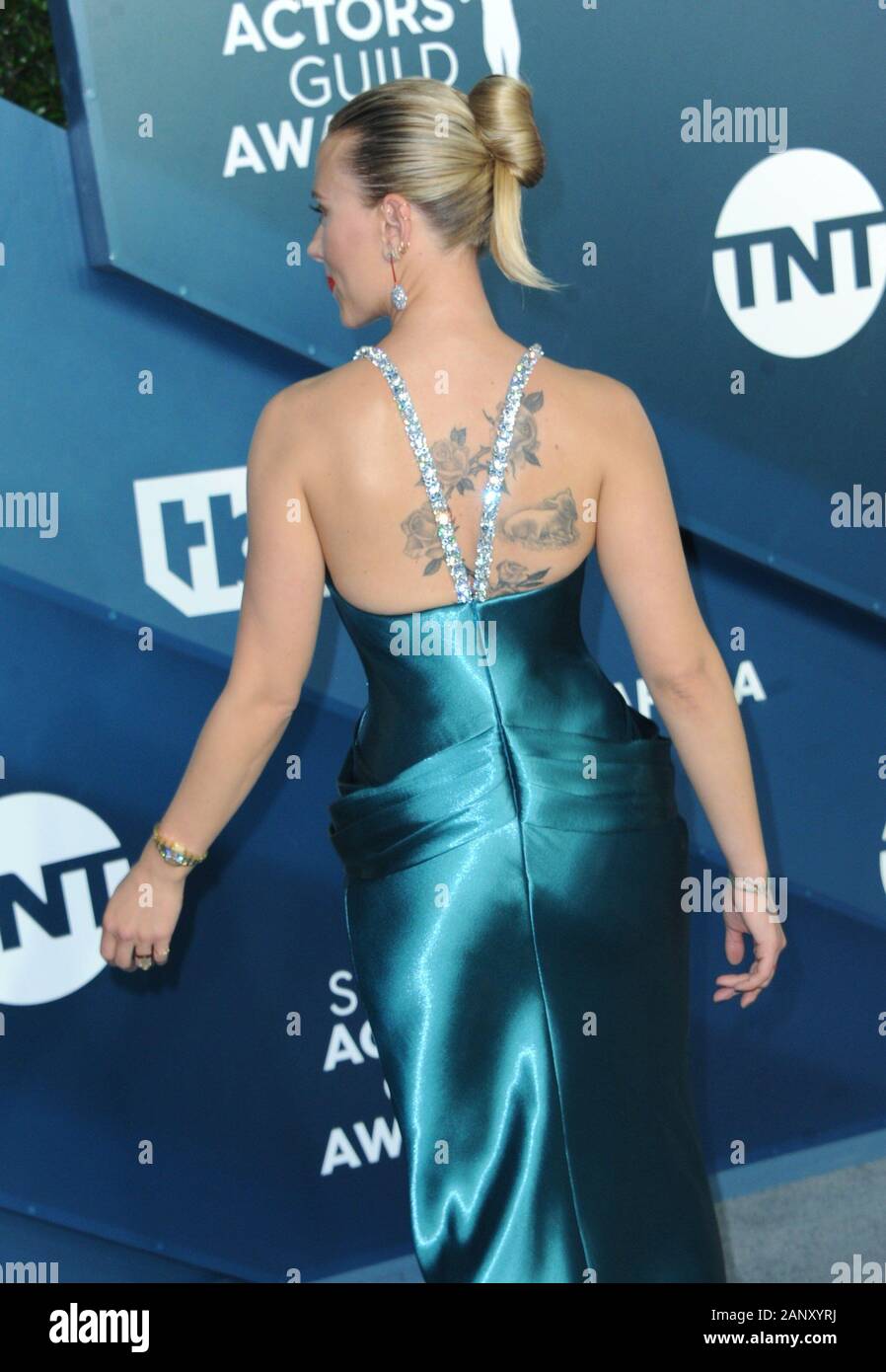 Los Angeles, CA. 19th Jan, 2020. Scarlett Johansson, Colin Jost at ...