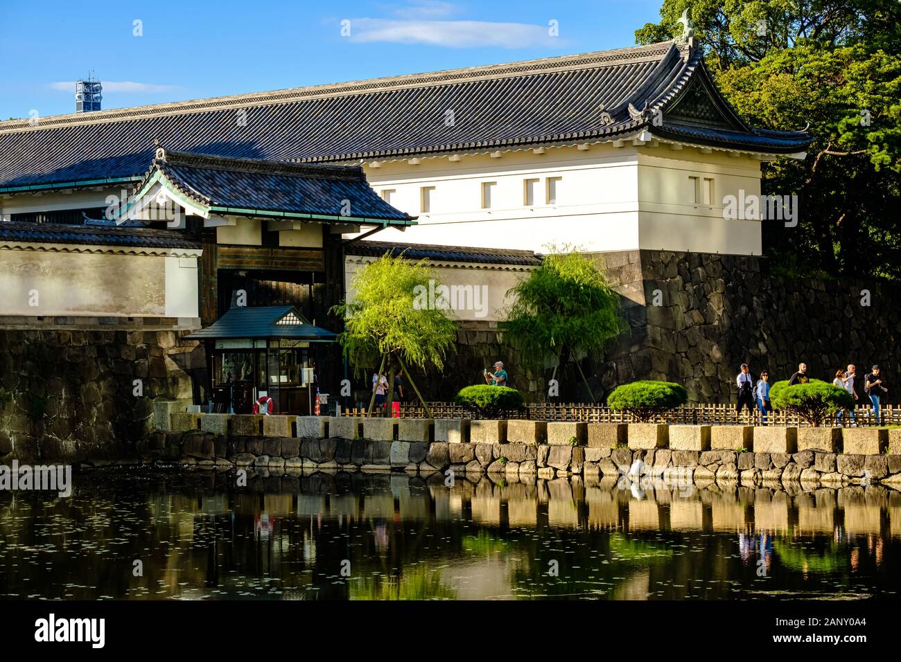 Entrance to a Japanese castle Stock Photo - Alamy