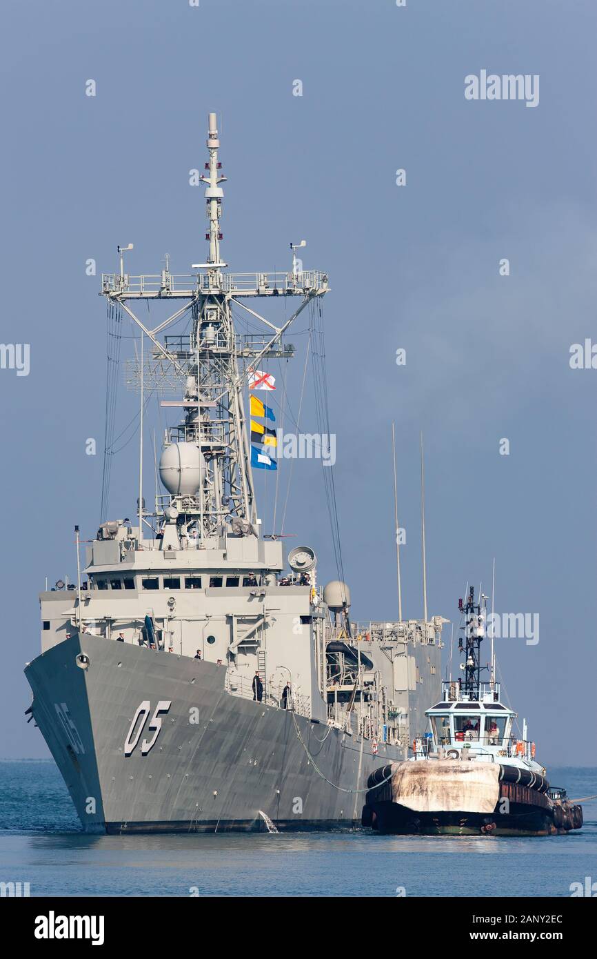 HMAS Melbourne (FFG 05) Adelaide-class guided-missile frigate of the ...