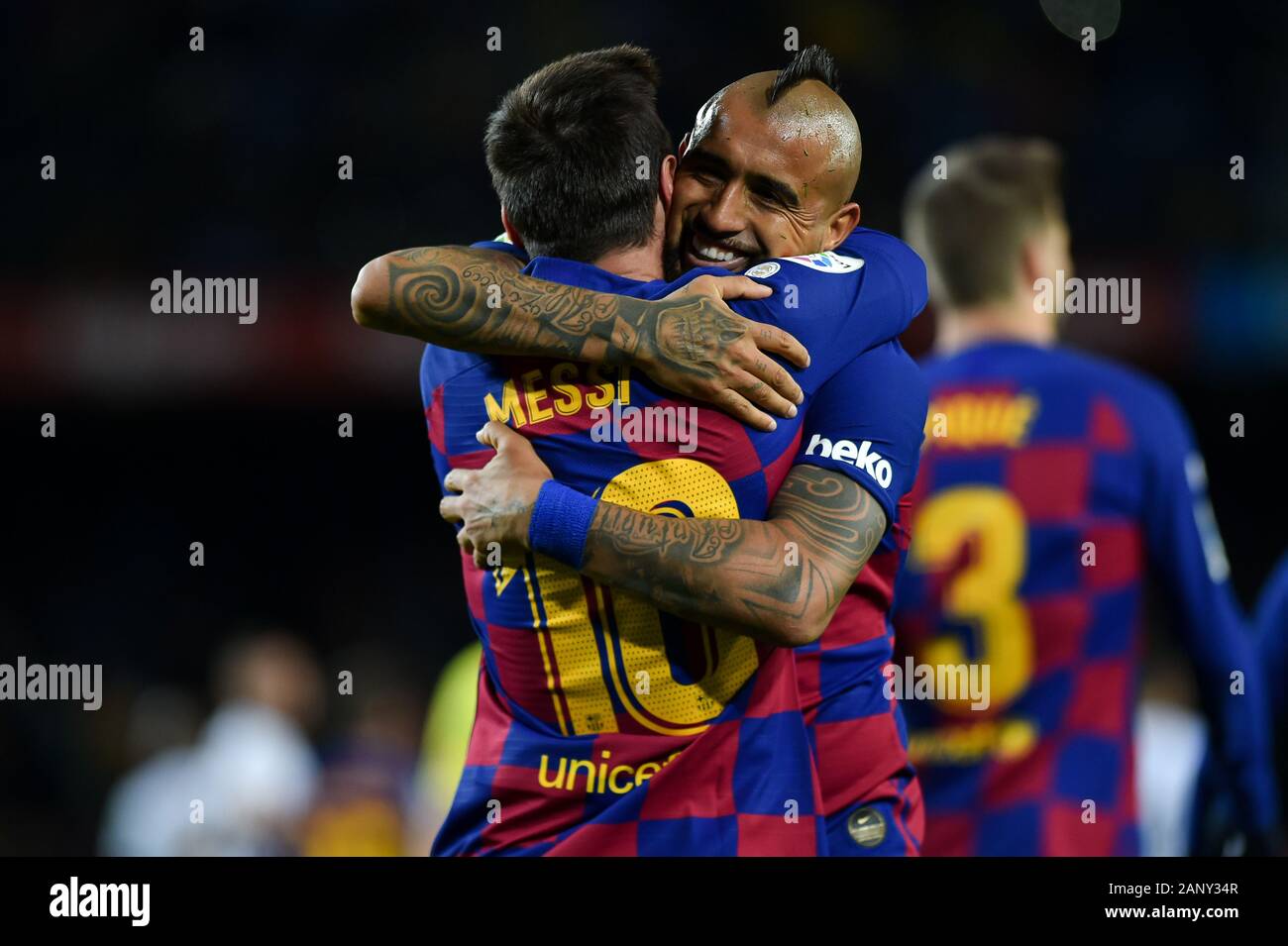 Leo Messi celebrate his goal with Arturo Vidal during the Liga match ...