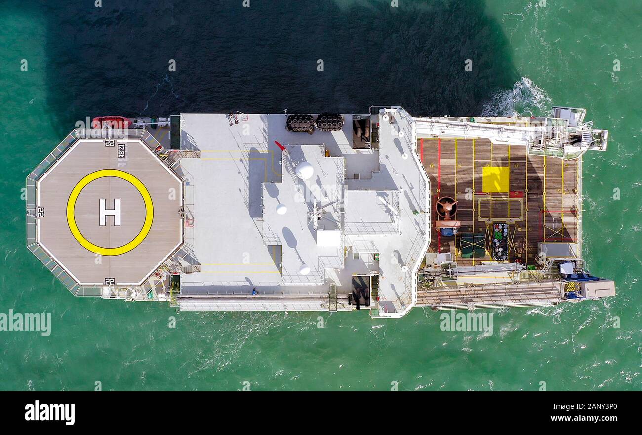 Large offshore oil rig platform hi-res stock photography and images - Alamy