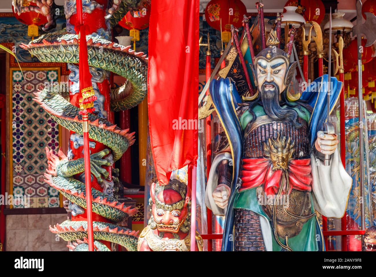 Oriental statue hi-res stock photography and images - Alamy