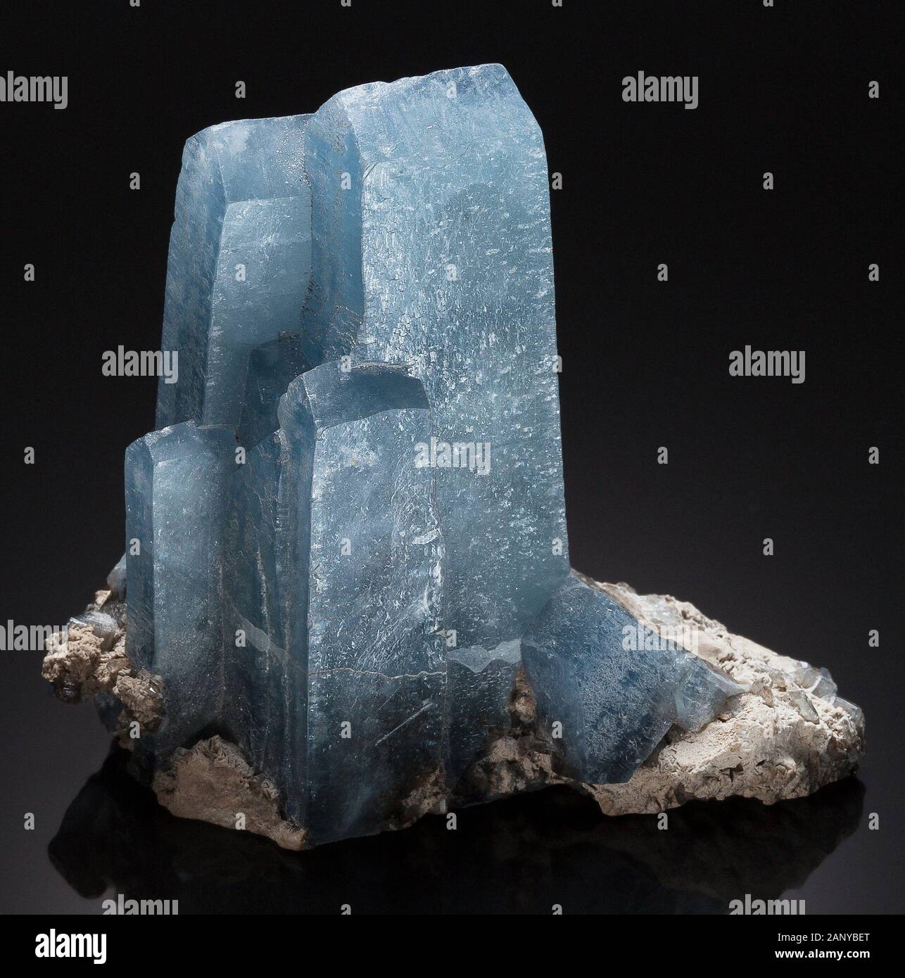 Gemstones cluster hi-res stock photography and images - Alamy