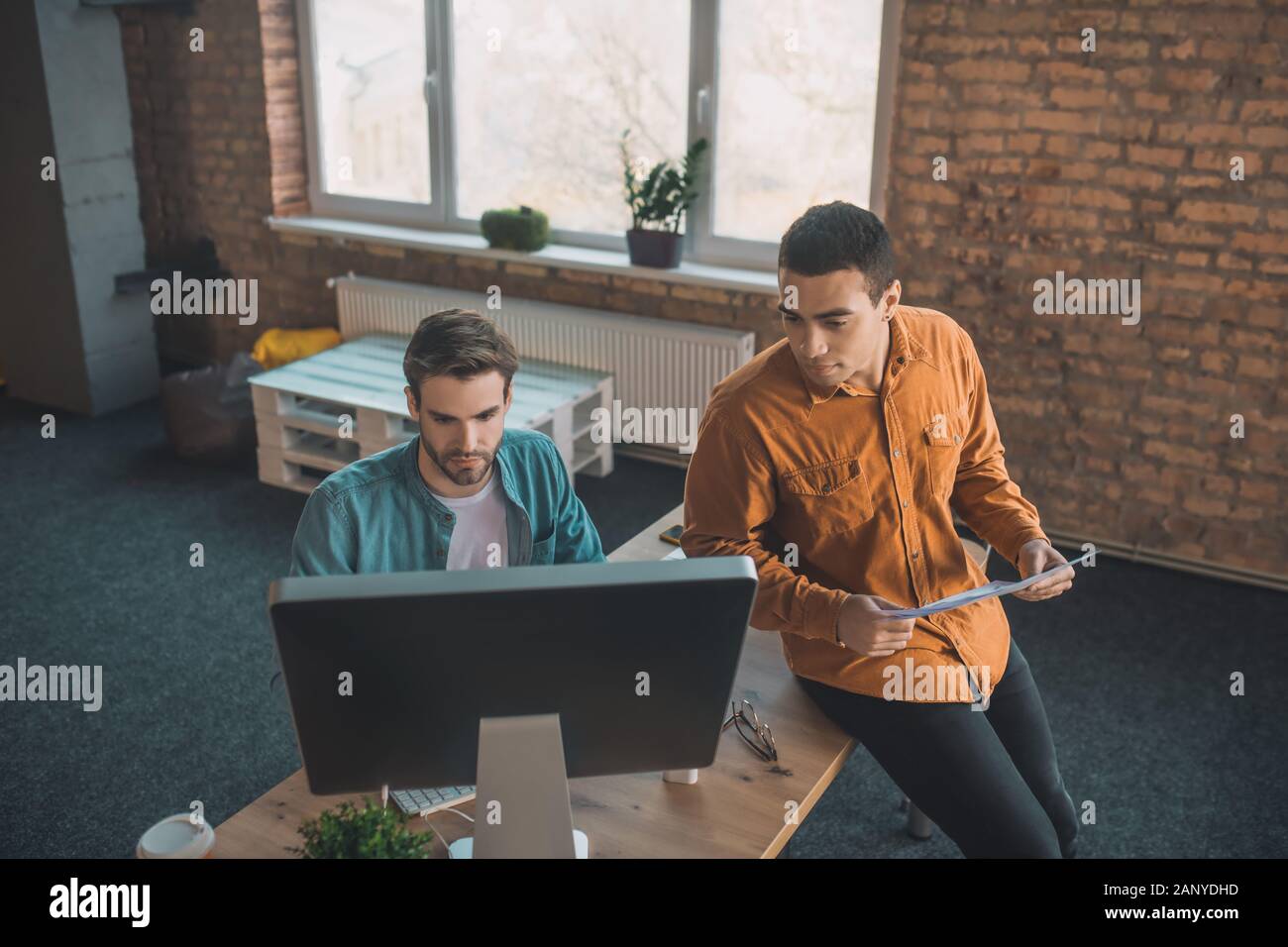 Smart young men hi-res stock photography and images - Alamy