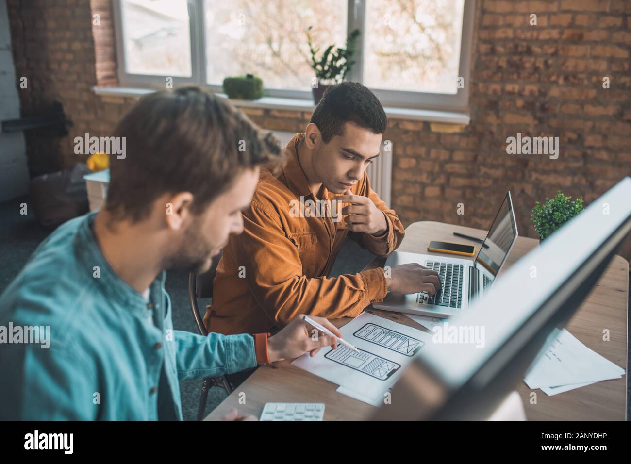 Serious discussion hi-res stock photography and images - Alamy