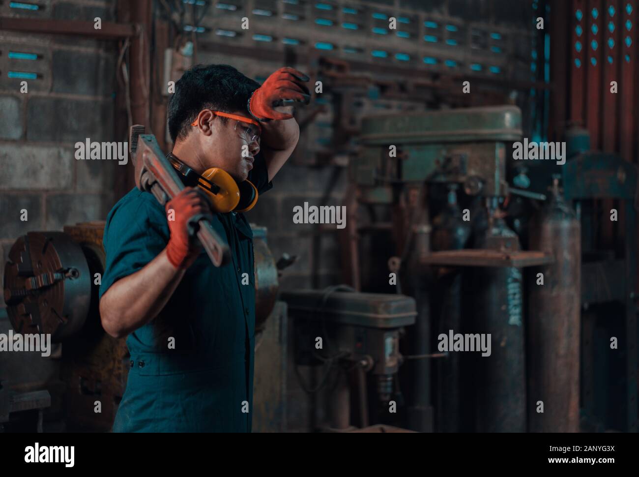Day shift hi-res stock photography and images - Alamy