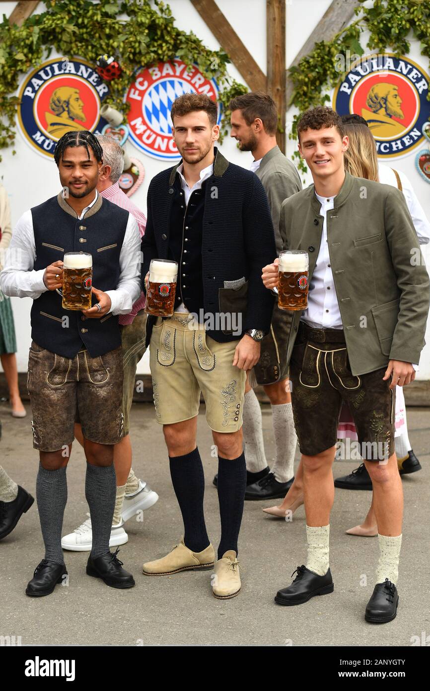 from left: Serge GNABRY (FC Bayern Munich), Leon GORETZKA (FC Bayern ...