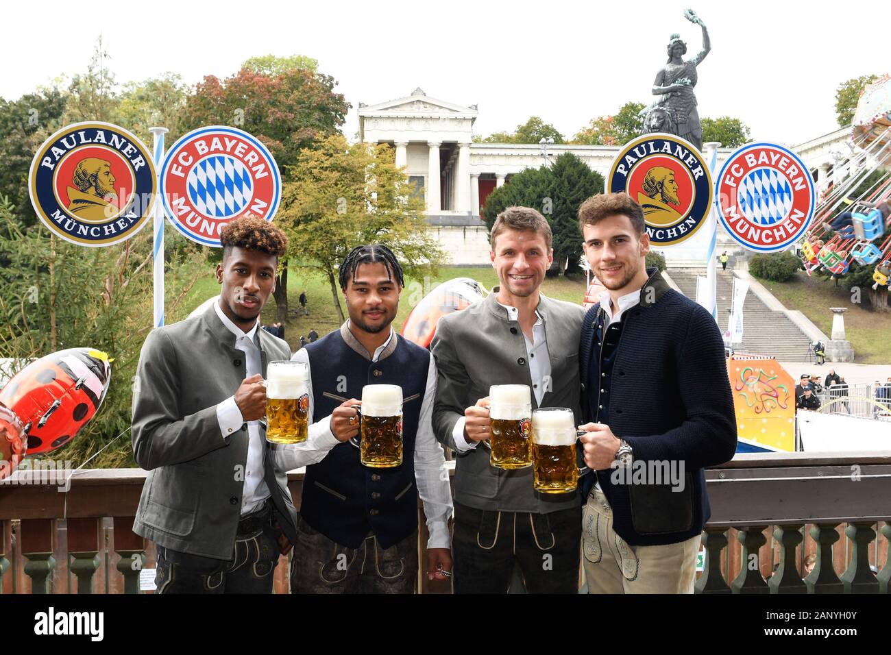 From left: Kingsley COMAN (FC Bayern Munich), Serge GNABRY (FC Bayern ...