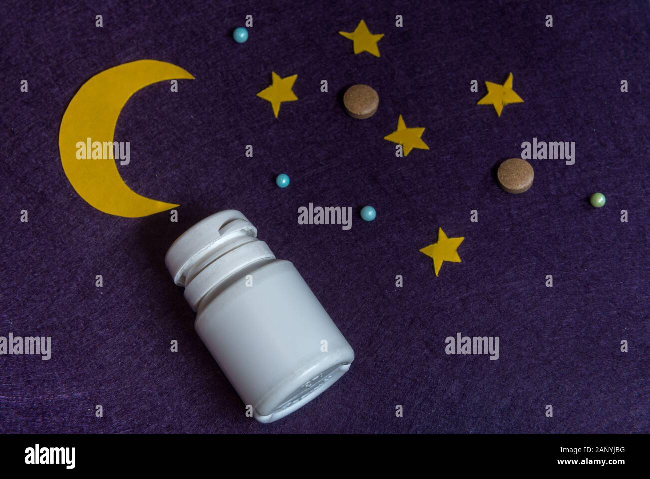 Melatonin tablets hi-res stock photography and images - Alamy
