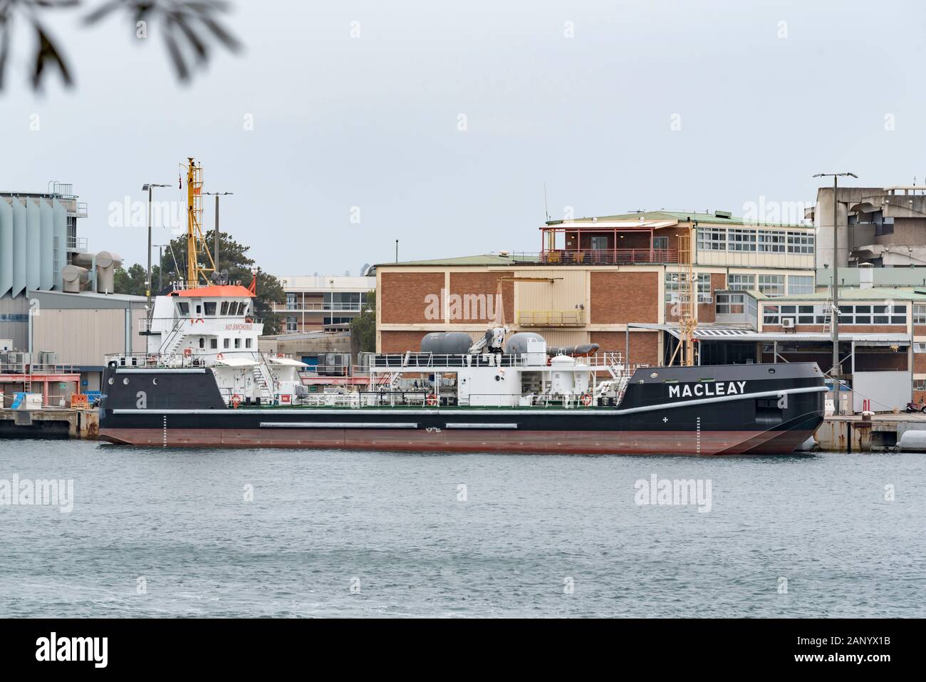 Bunker barge hi-res stock photography and images - Alamy