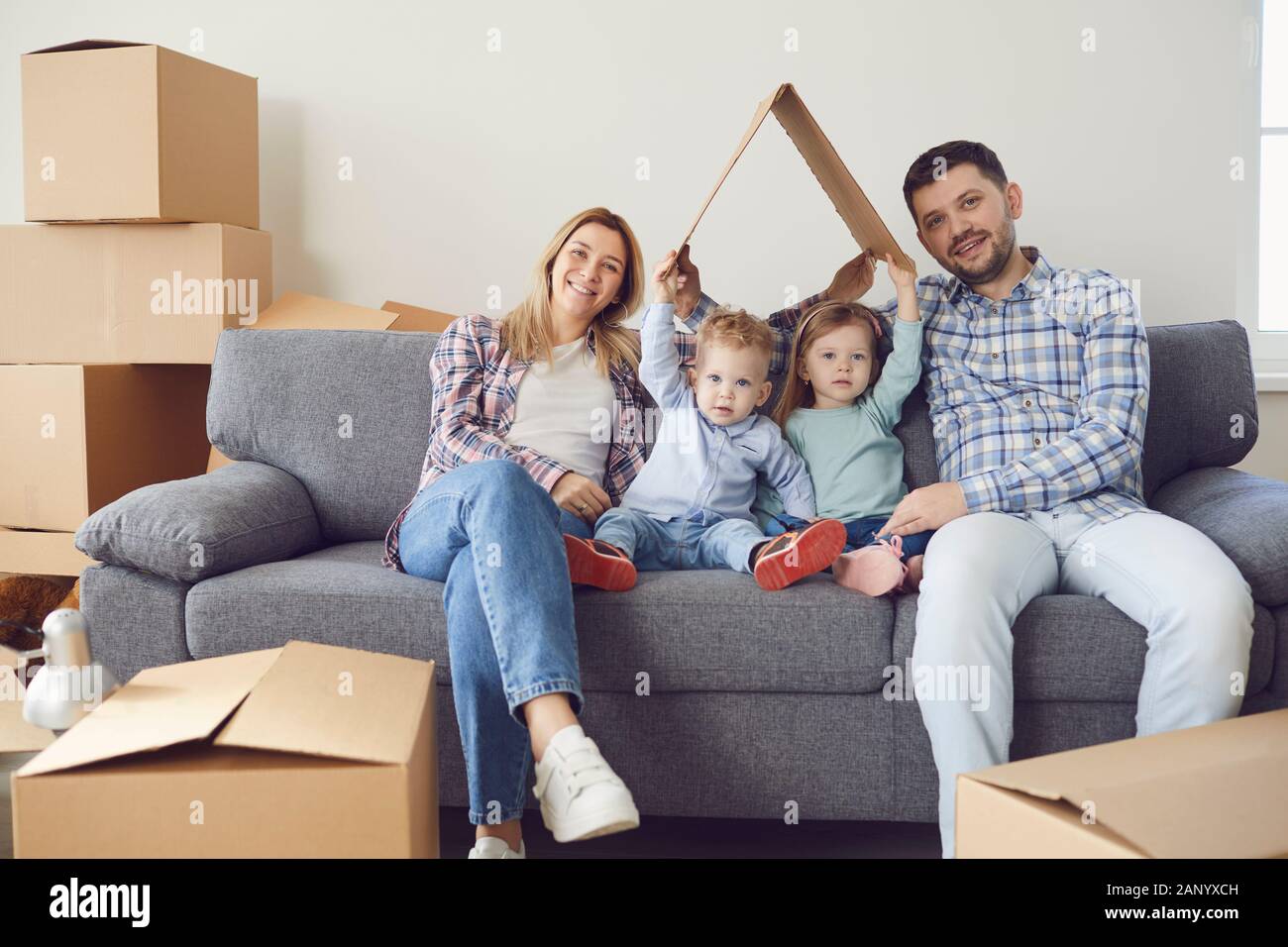 Family,white,house hi-res stock photography and images - Alamy