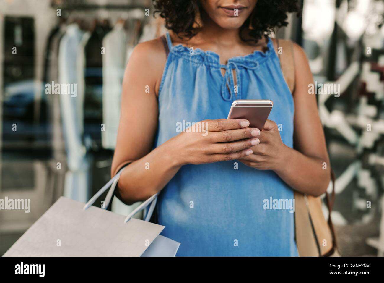 Smart woman out shopping hi-res stock photography and images - Alamy