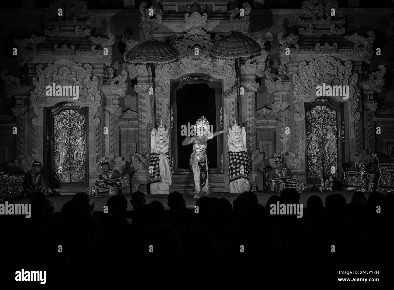 Tari tarian hi-res stock photography and images - Alamy