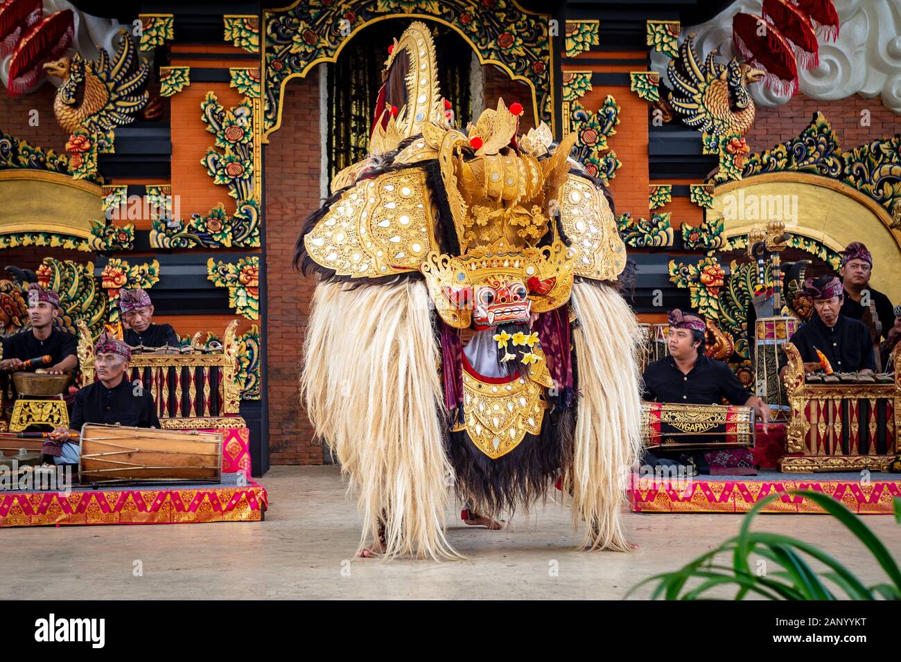 Tari tarian hi-res stock photography and images - Alamy