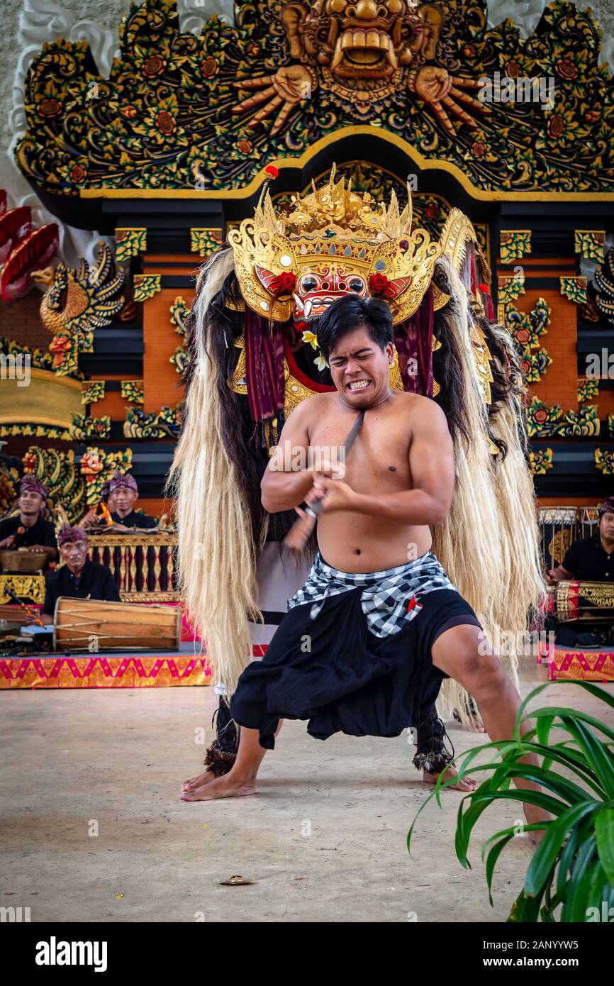 Tari tarian hi-res stock photography and images - Alamy