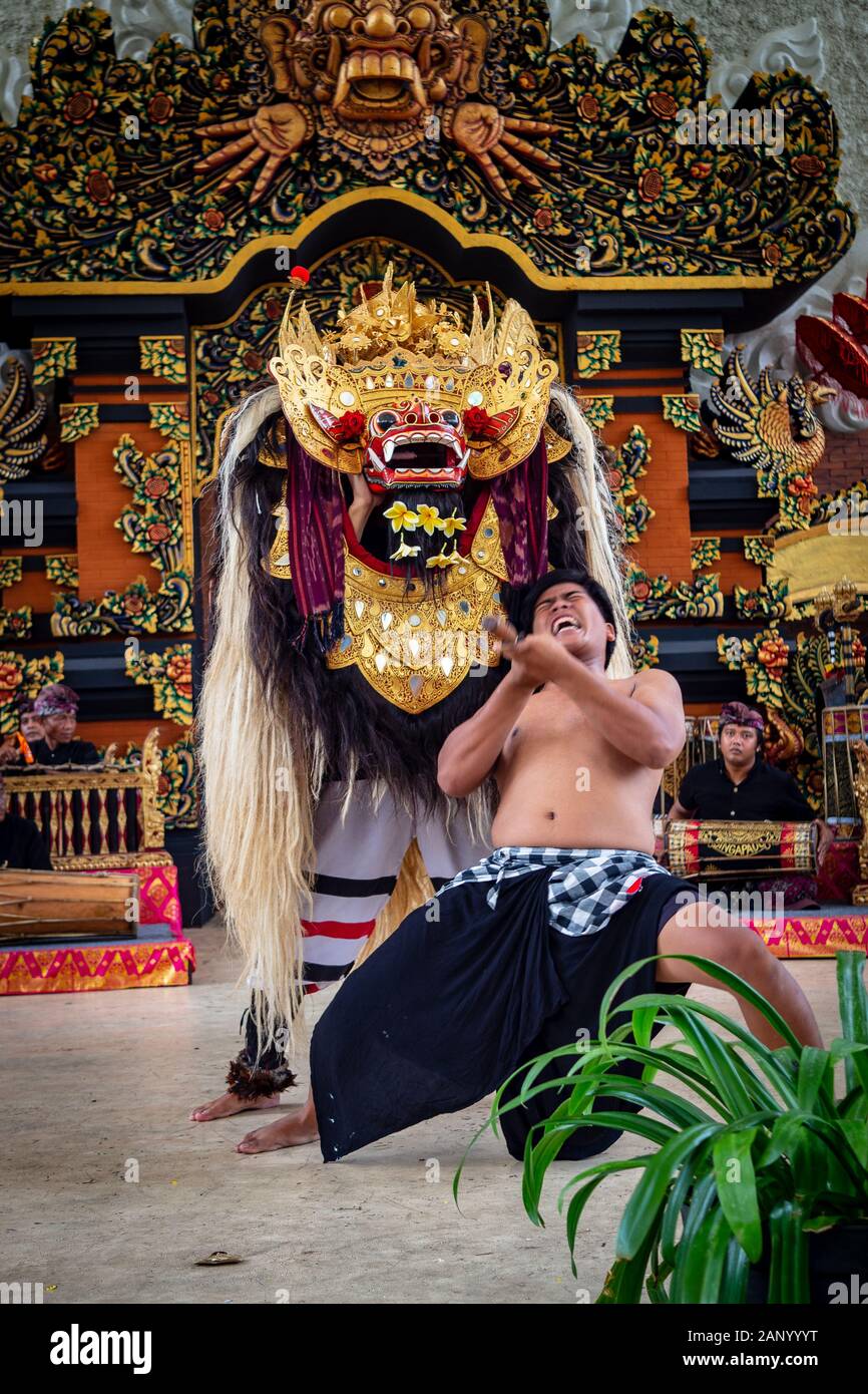 Tari tarian hi-res stock photography and images - Alamy
