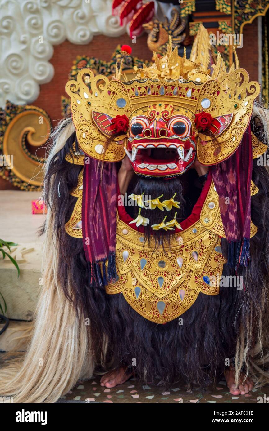Tari tarian hi-res stock photography and images - Alamy