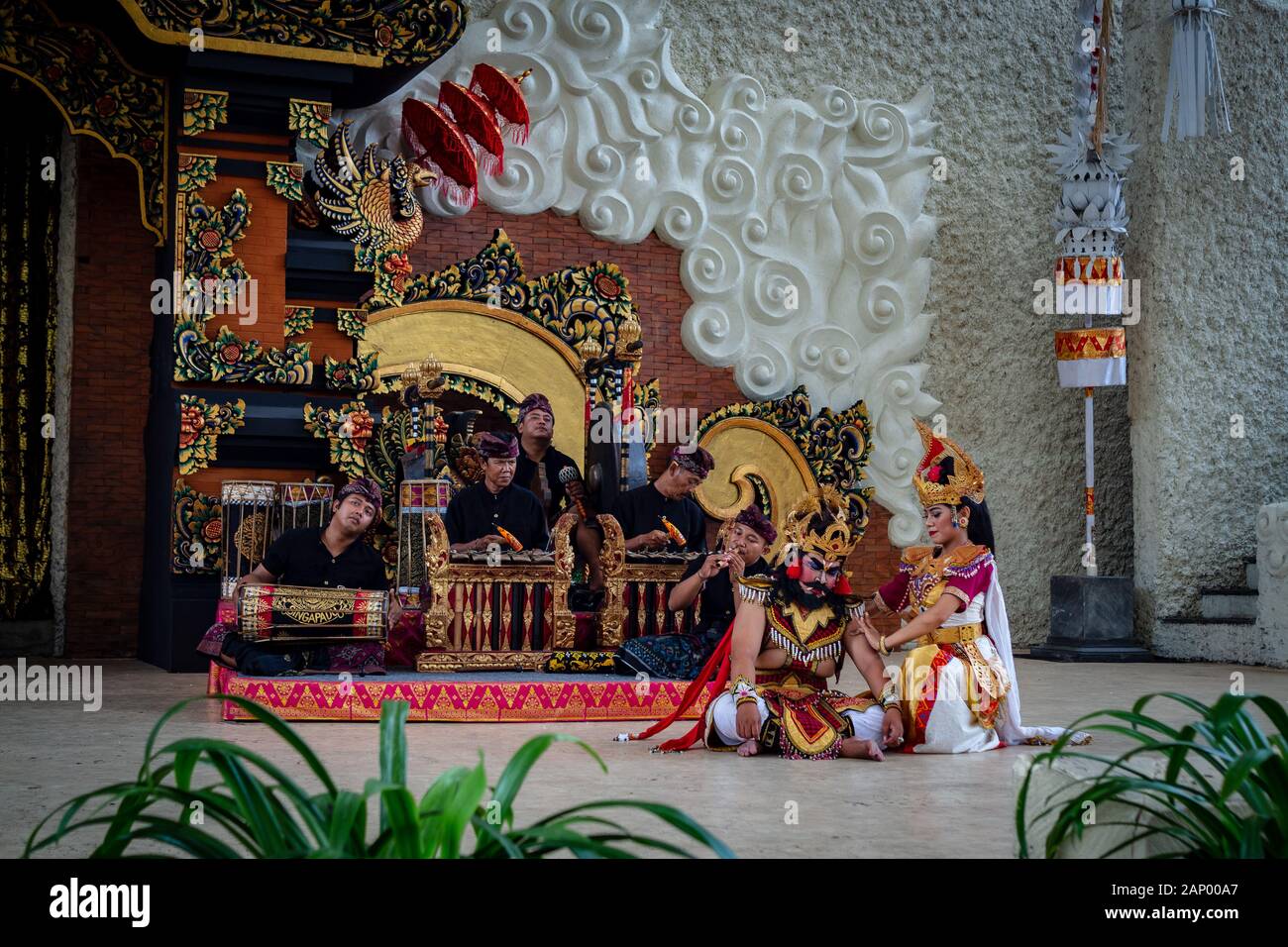 Tari tarian hi-res stock photography and images - Alamy