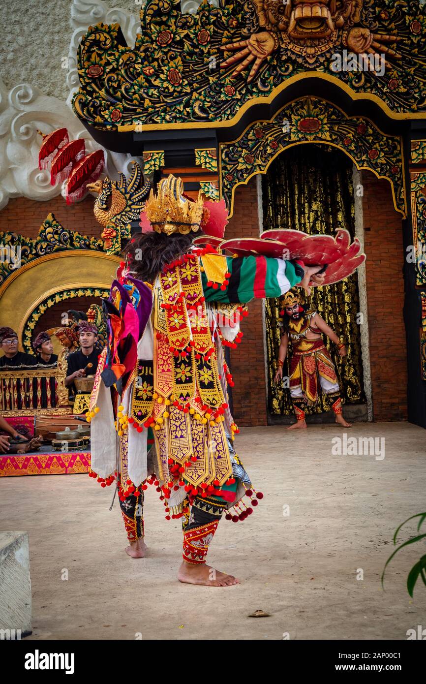 Tari tarian hi-res stock photography and images - Alamy
