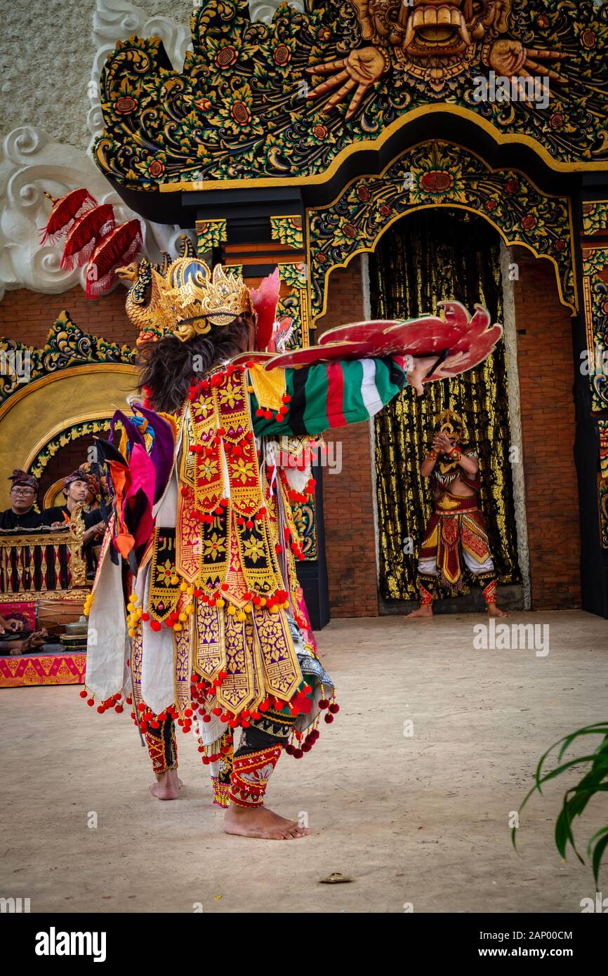 Tari tarian hi-res stock photography and images - Alamy