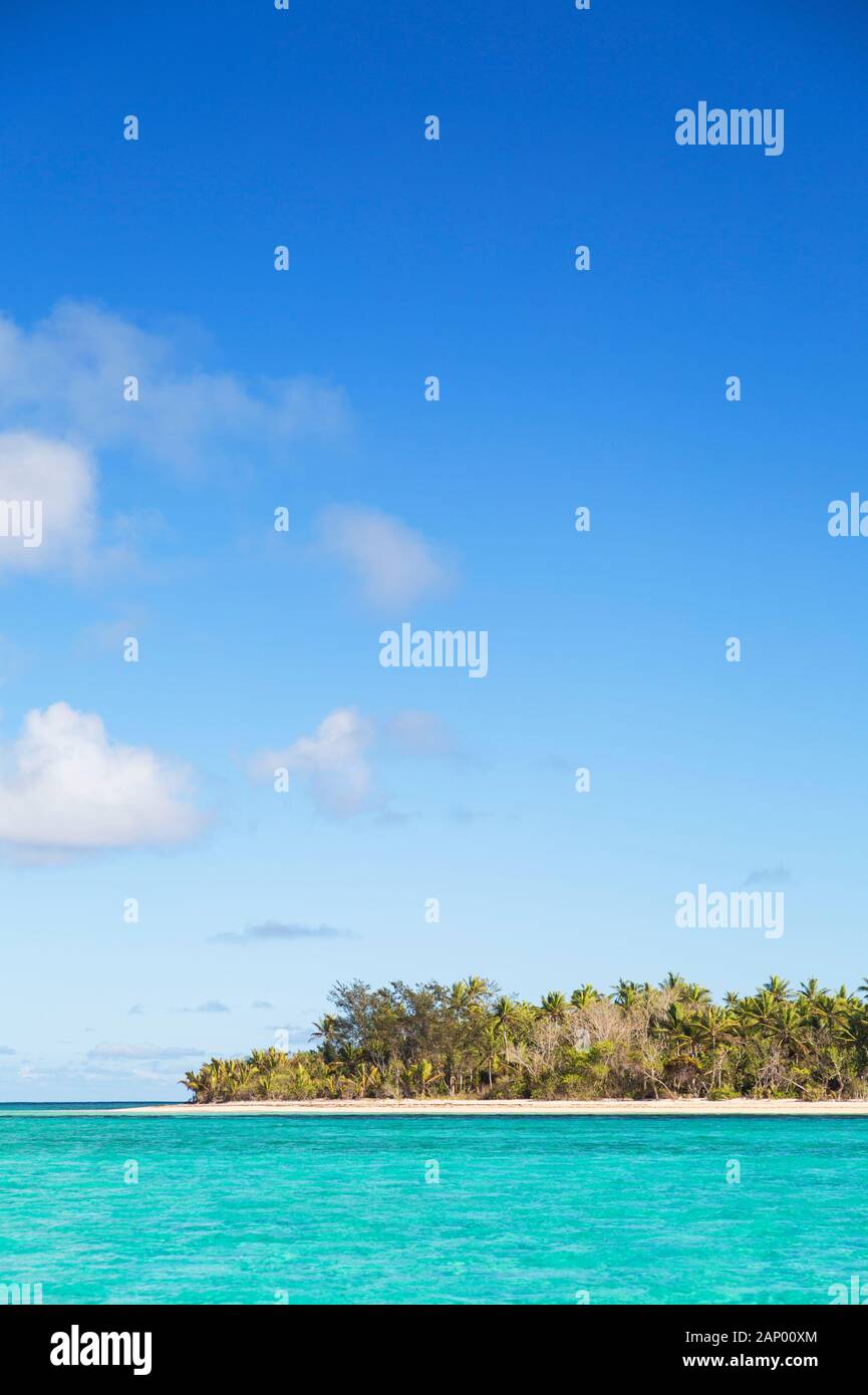 Tavewa Island, Blue Lagoon, Yasawa Islands, Fiji Stock Photo - Alamy