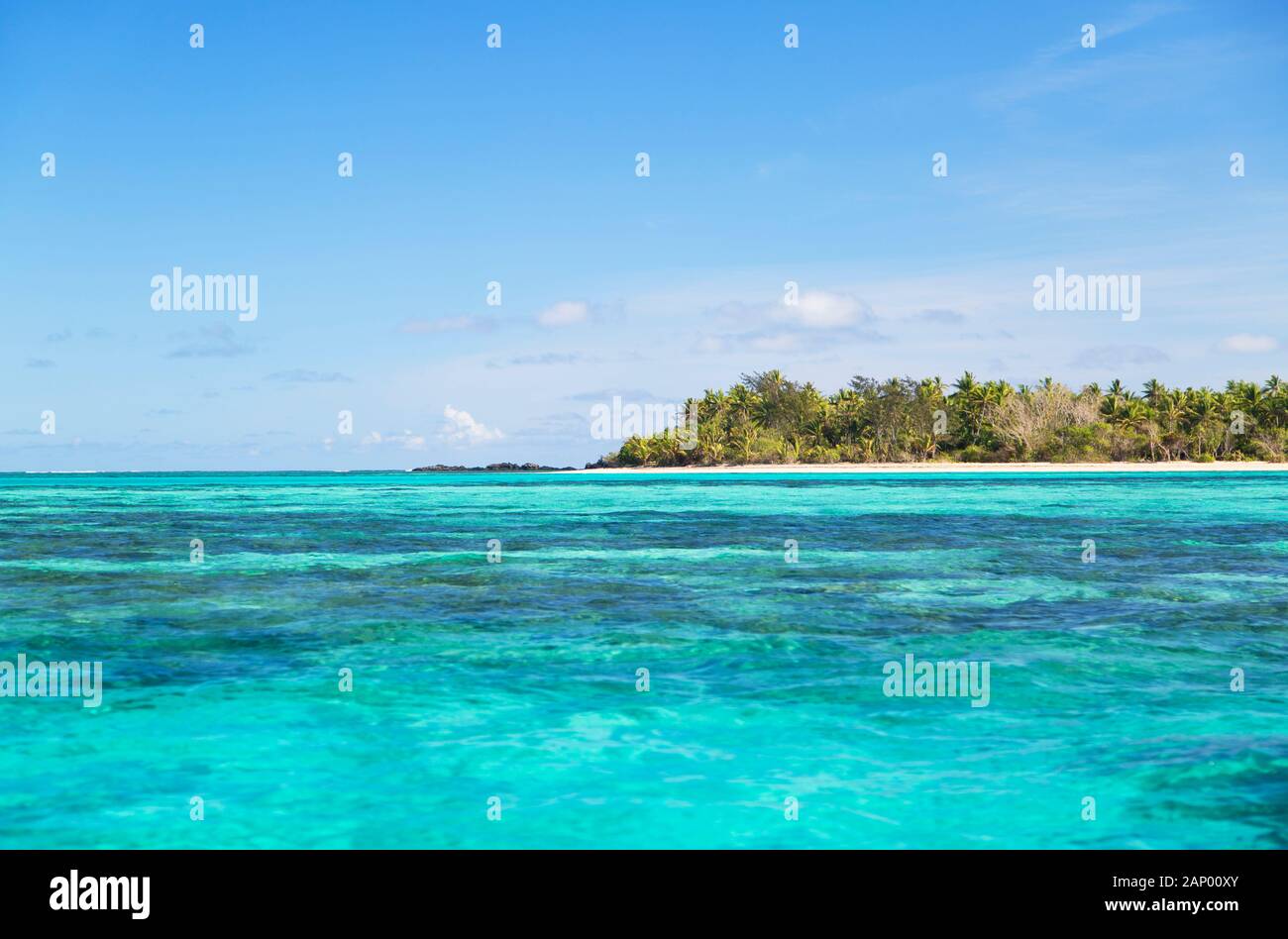 Tavewa Island, Blue Lagoon, Yasawa Islands, Fiji Stock Photo - Alamy