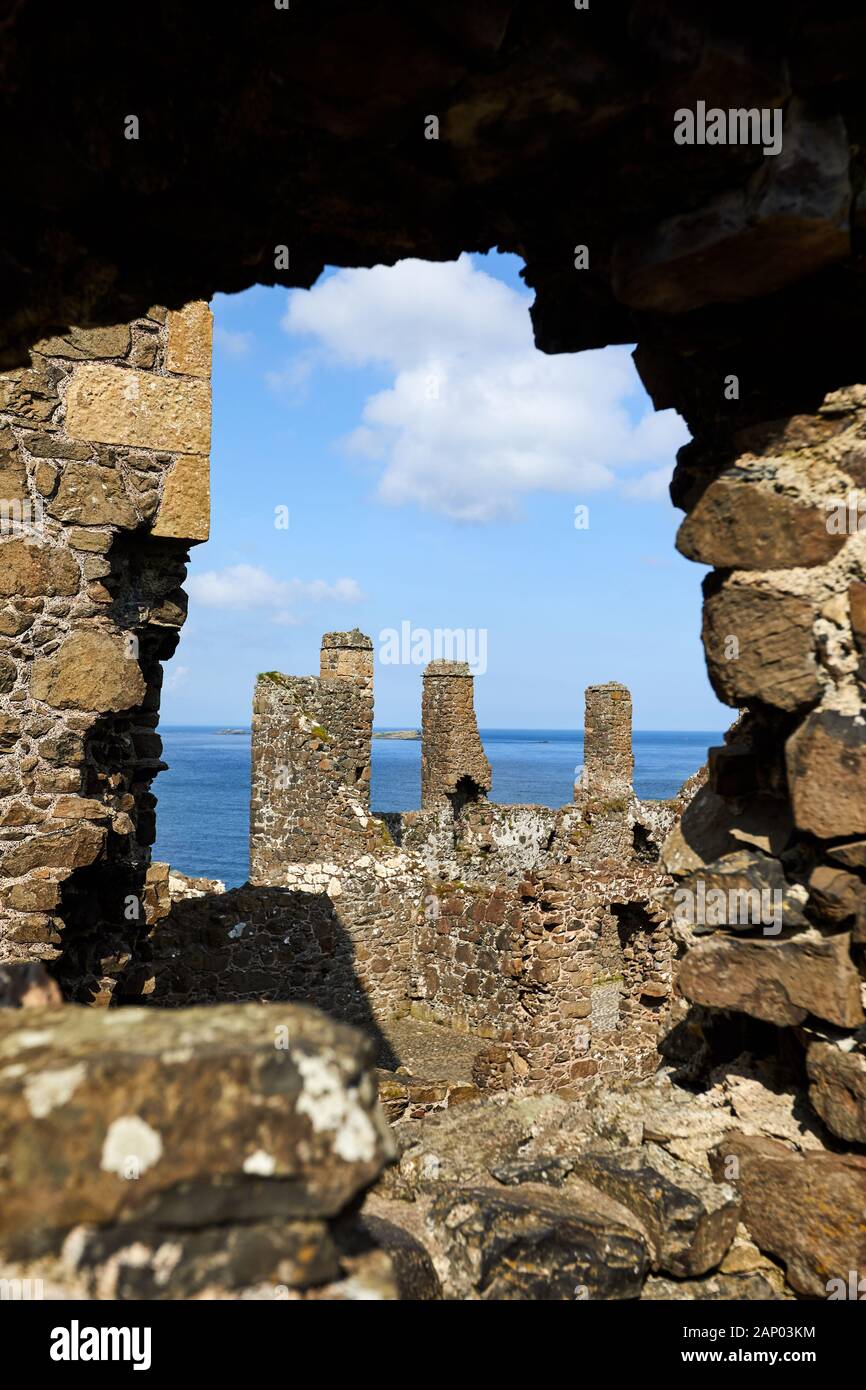 Dunluce castle house of greyjoy hi-res stock photography and images - Alamy