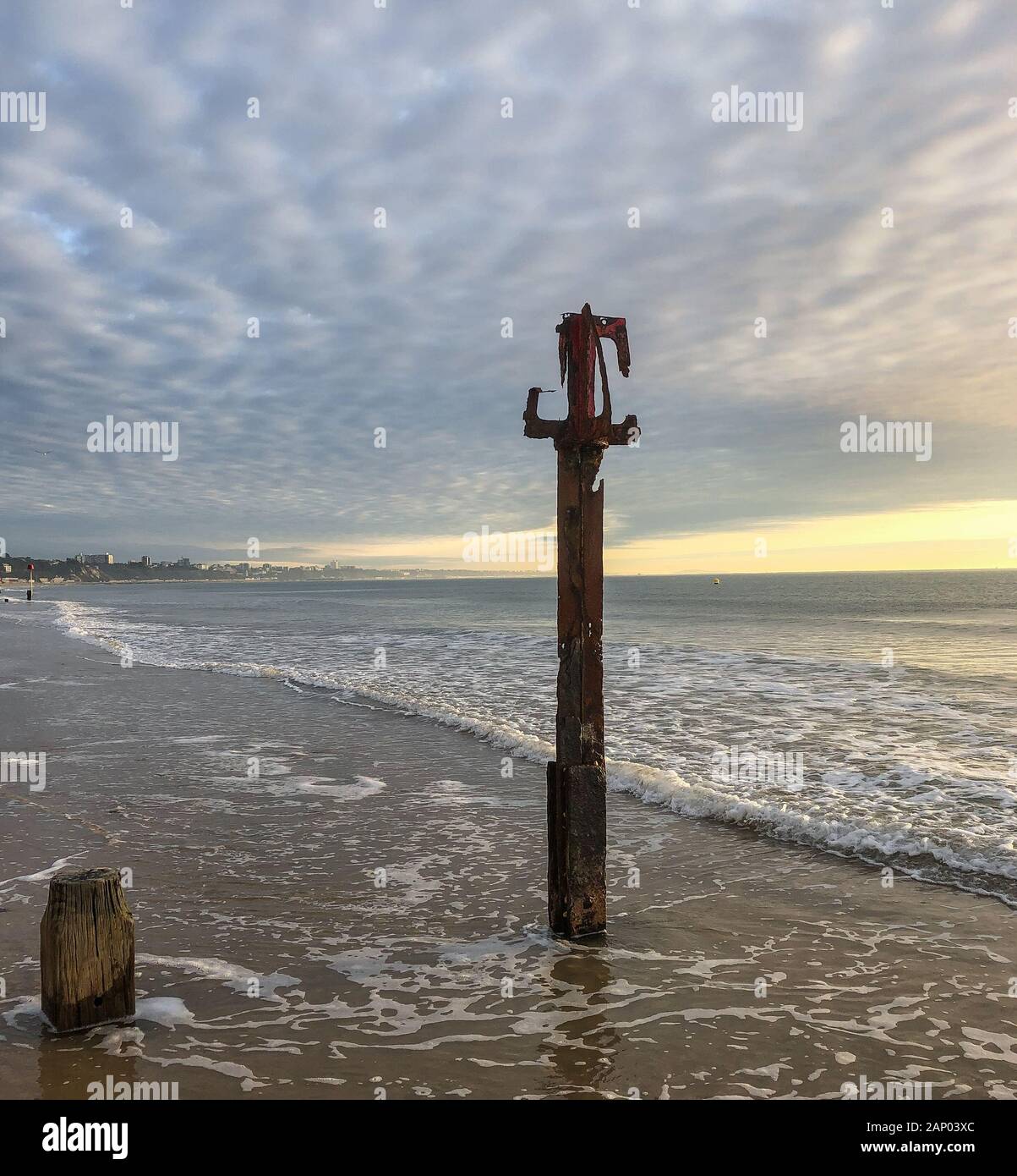 Gently waves in empty beach hi-res stock photography and images - Alamy