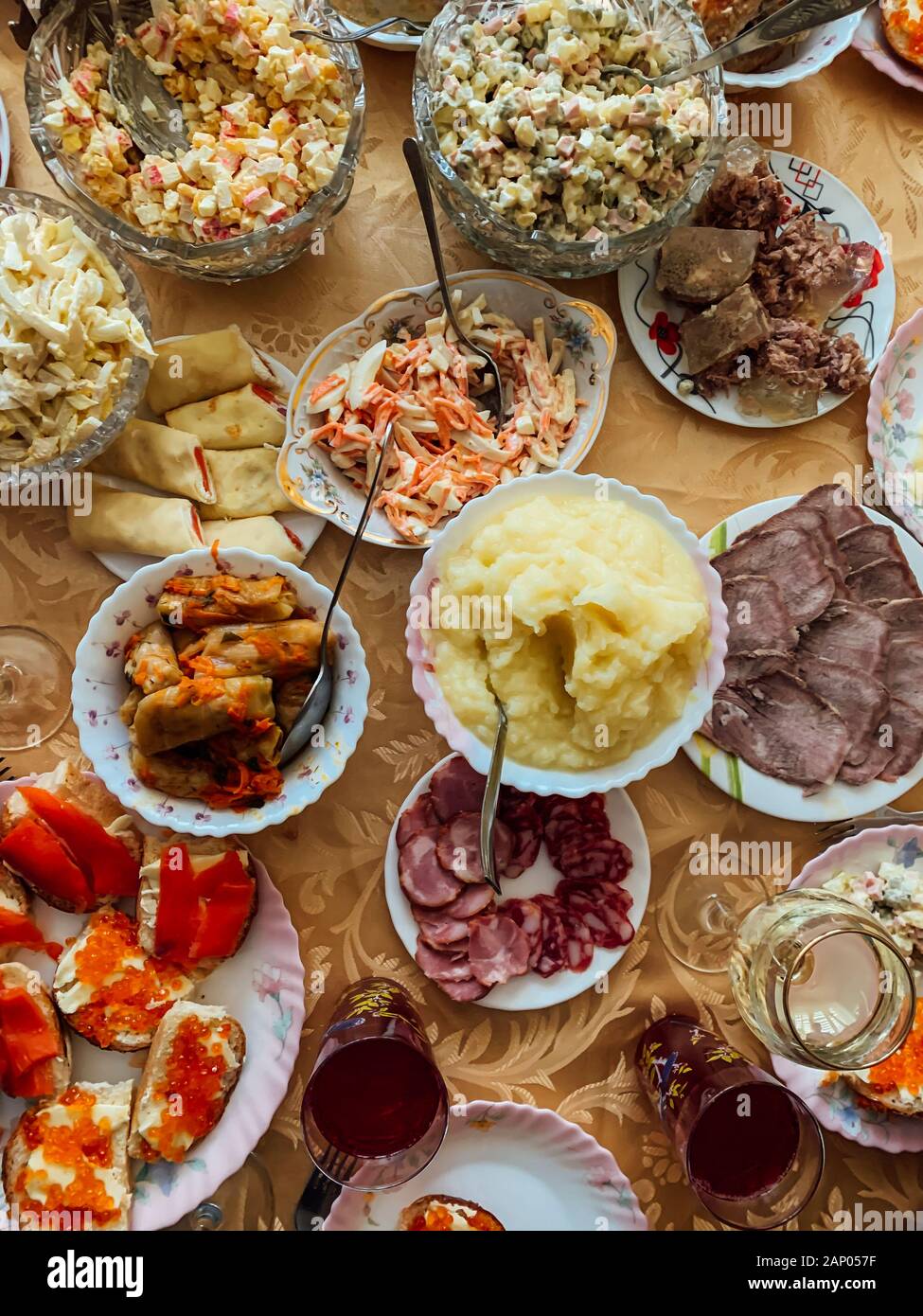 table with plates with delicious dinner background meal Stock Photo - Alamy