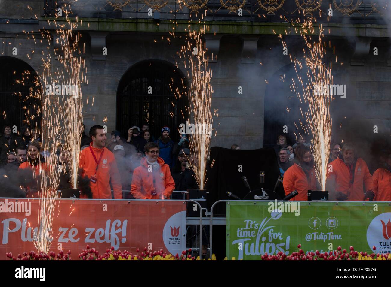 Tulip firework hi-res stock photography and images - Alamy