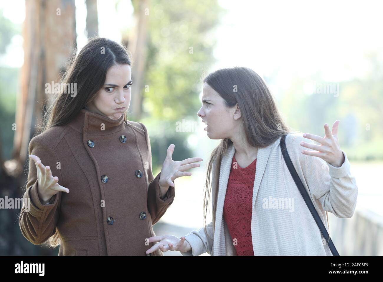Two women arguing street hi-res stock photography and images - Alamy