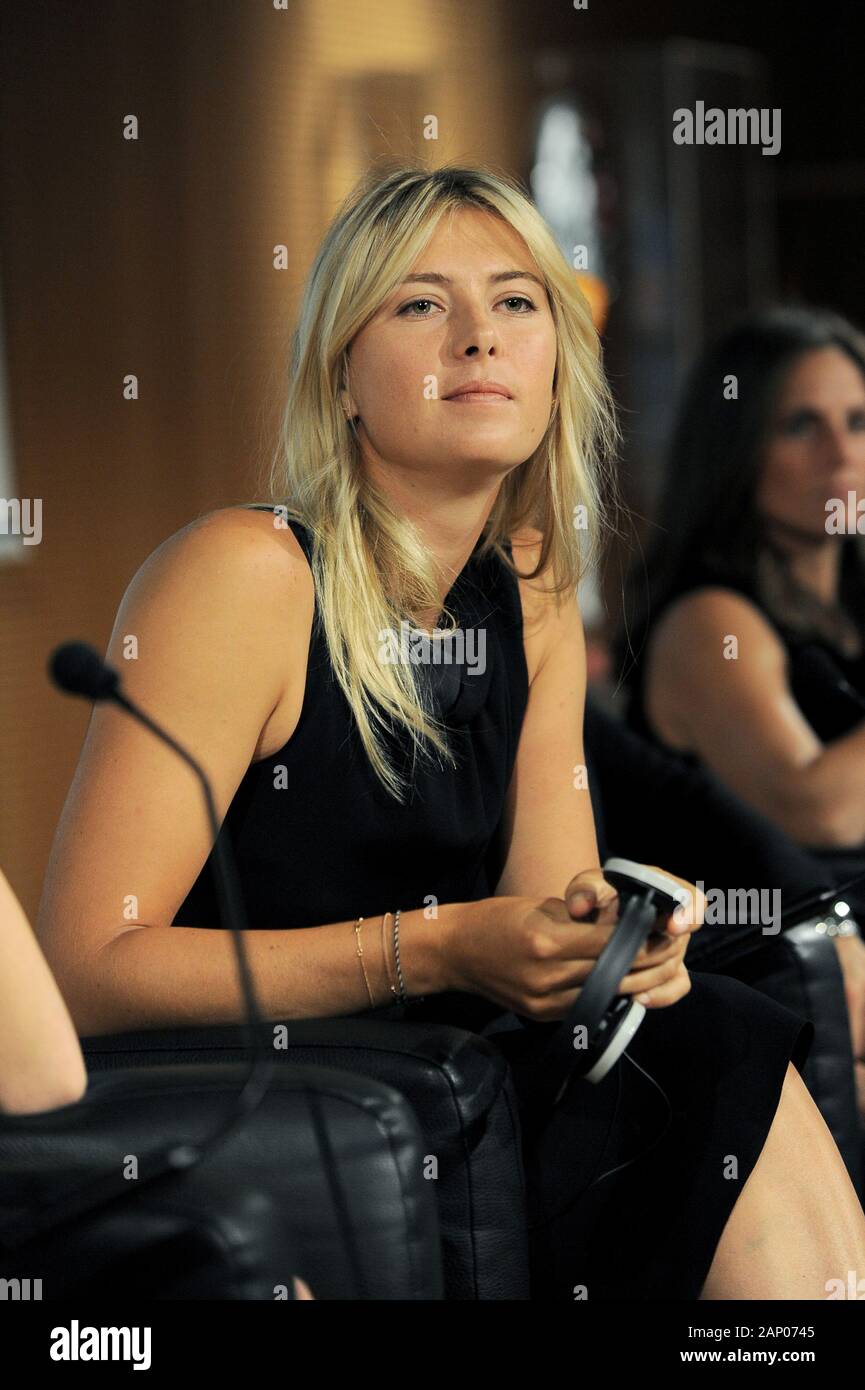 Maria sharapova press conference hi-res stock photography and images ...
