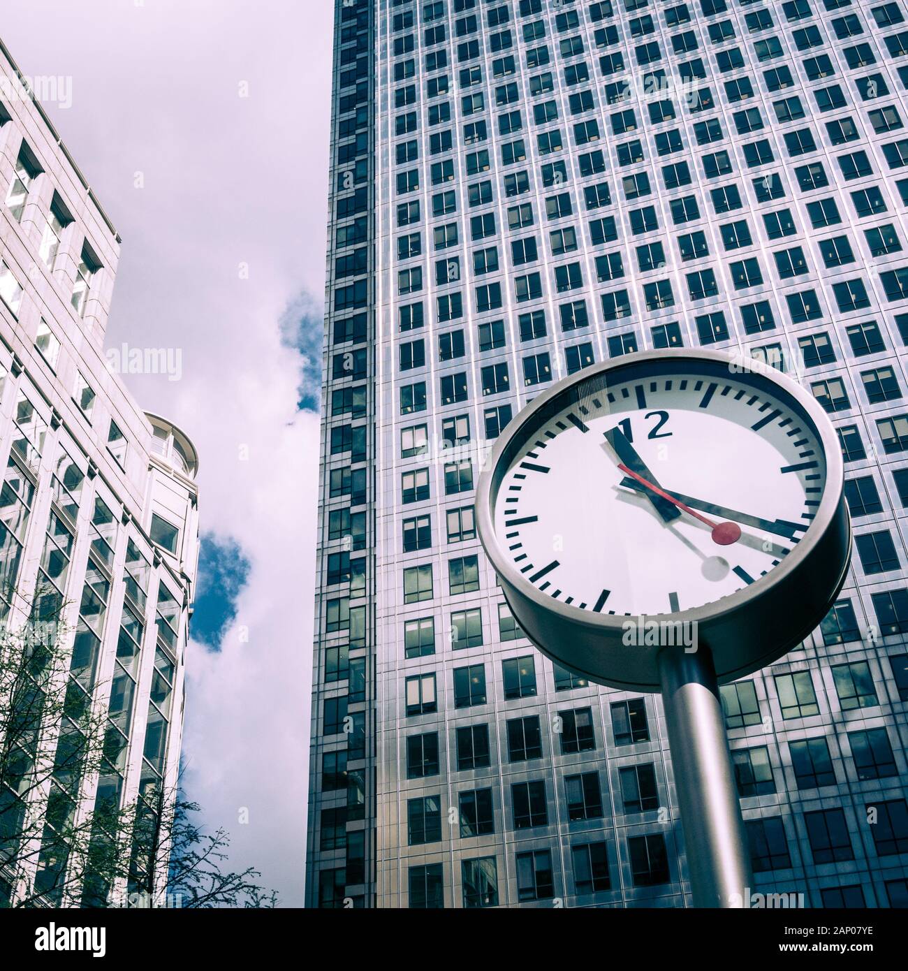 Iconic clocks hi-res stock photography and images - Alamy