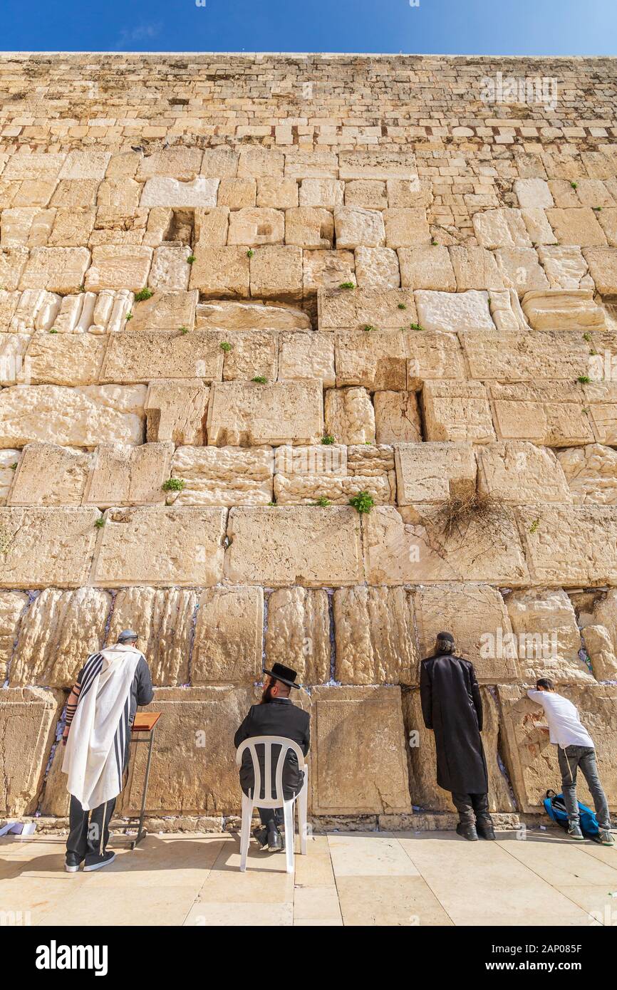 Praying at the western wall hi-res stock photography and images - Alamy
