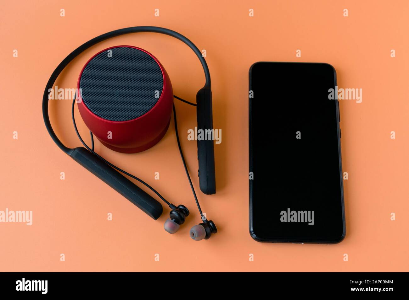 Wireless devices hi-res stock photography and images - Alamy