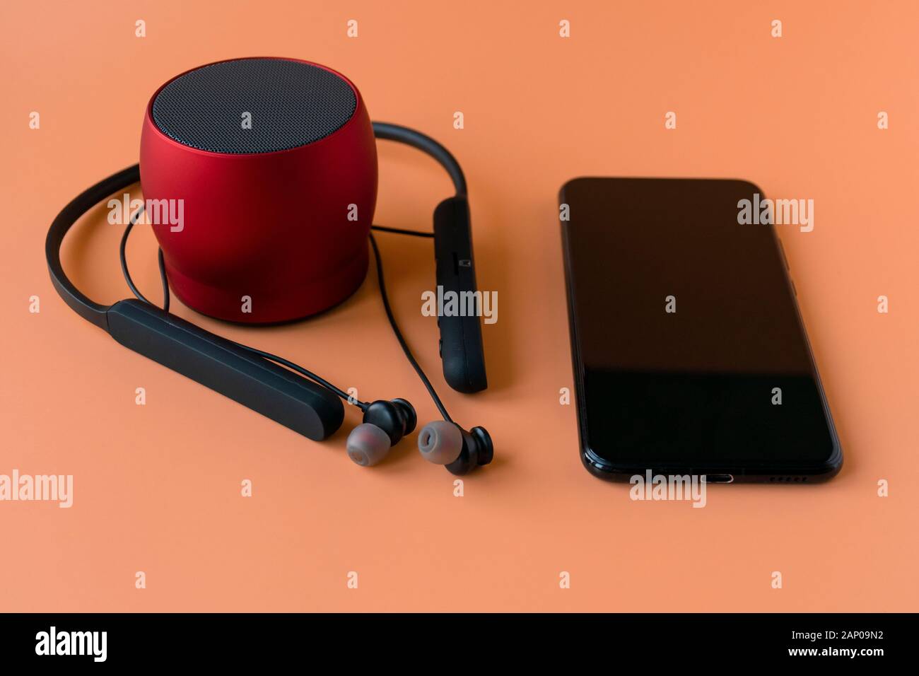 Wireless devices hi-res stock photography and images - Alamy