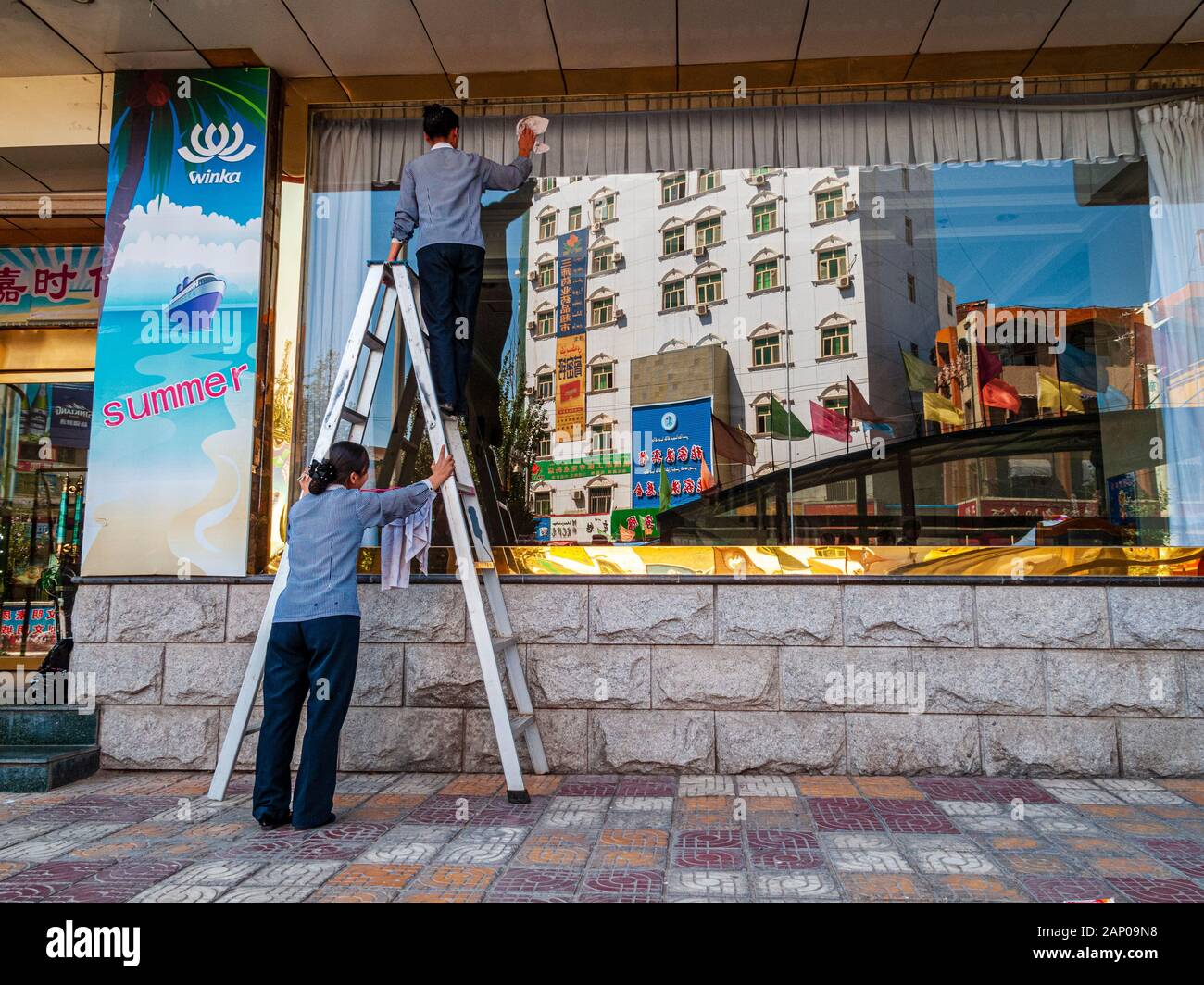 Chinese street cleaning hi-res stock photography and images - Alamy