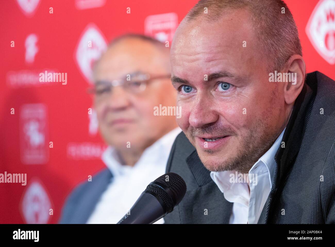 20 January 2020, Bavaria, Würzburg: Thorsten Fischer (r), Managing ...