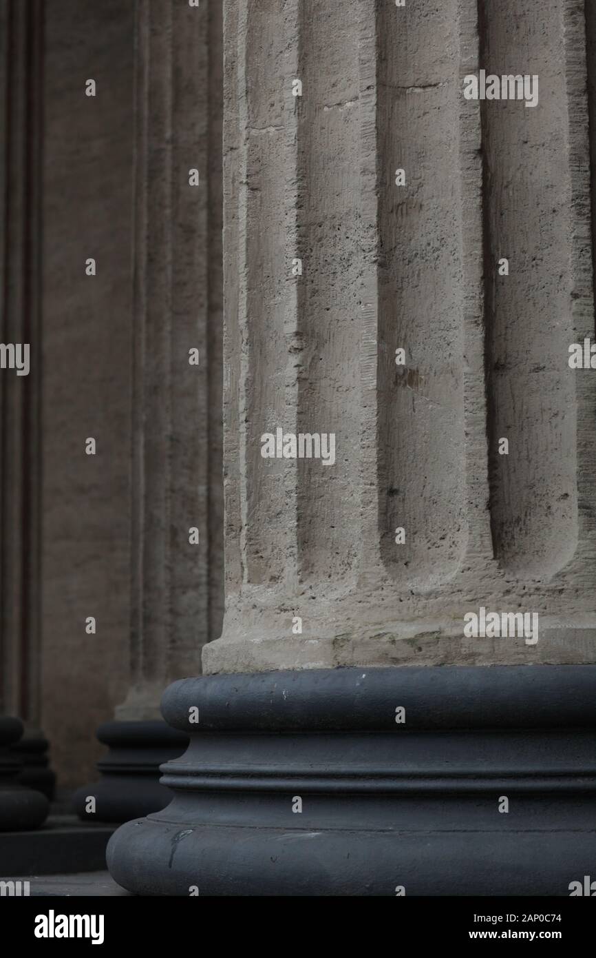 ancient Corinthian column on round base close up Stock Photo - Alamy