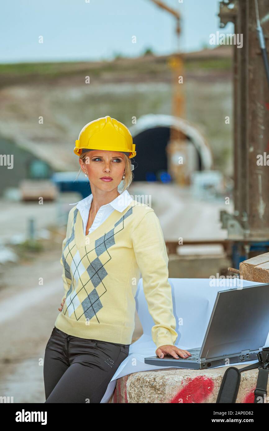 Female engineers tunnel hi-res stock photography and images - Alamy