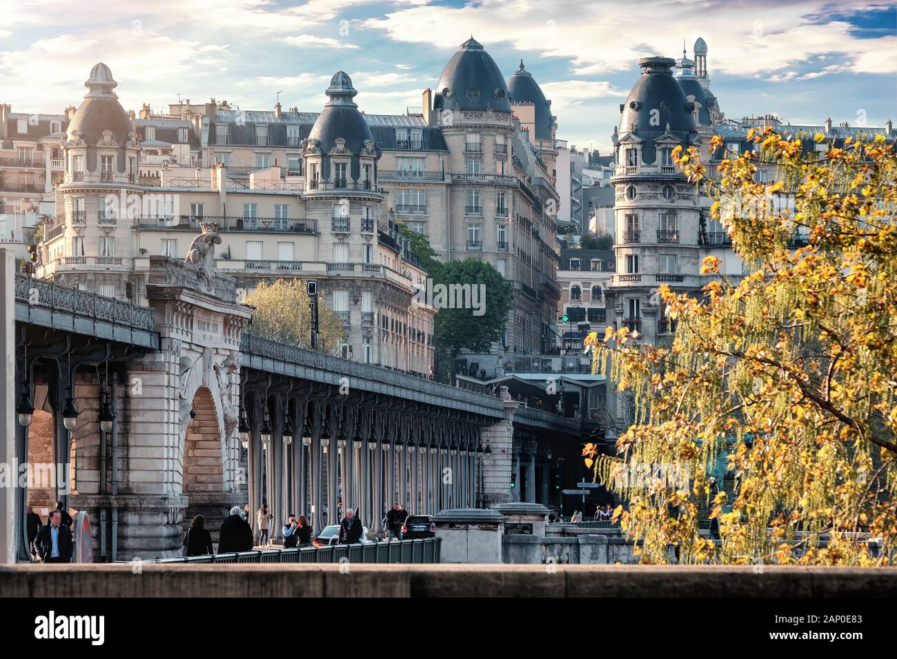 Paris flare sun hi-res stock photography and images - Alamy