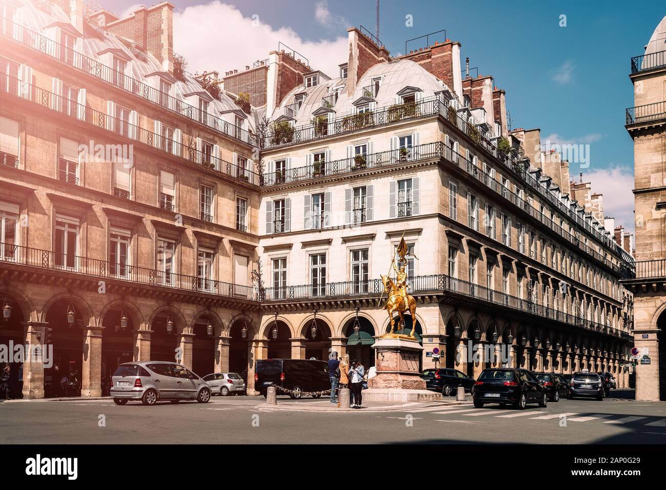 Parisian buildings color hi-res stock photography and images - Alamy