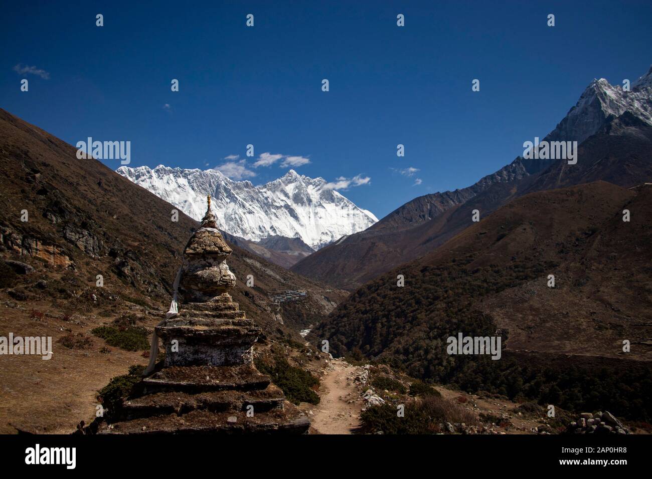 Stupa, valley and mountains in the Himalayan area in Nepal Stock Photo ...
