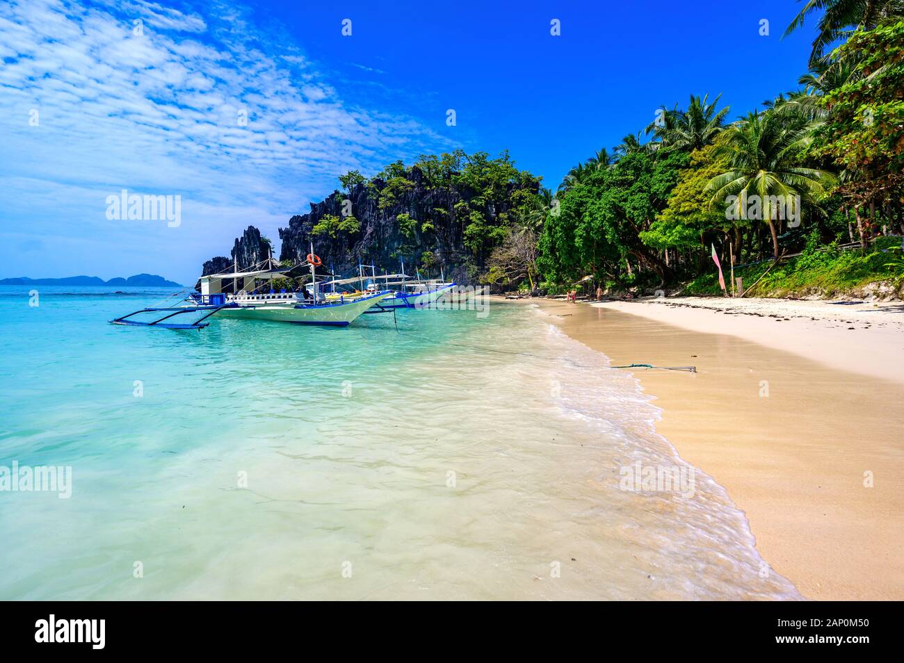 Tropical Papaya beach at paradise coast, El Nido, Palawan, Philippines ...