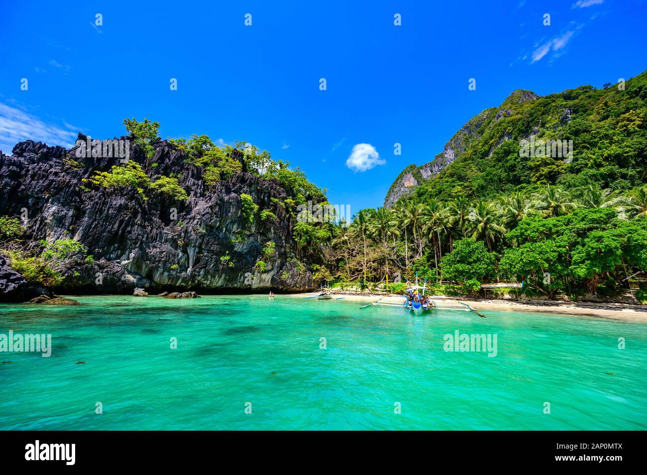 Tropical Papaya beach at paradise coast, El Nido, Palawan, Philippines ...